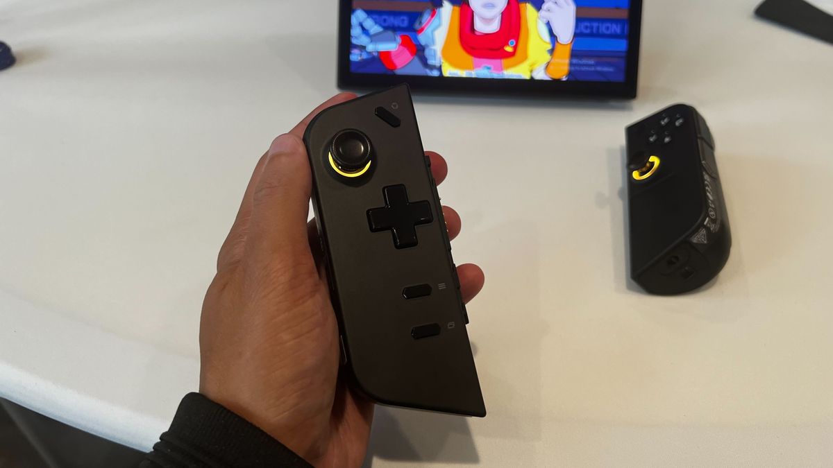 Hands-on: The Lenovo Legion Go can turn one of its controllers into a ...