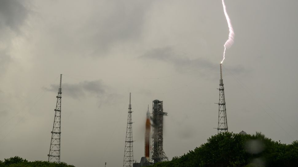 NASA photos of lightning strikes at Artemis 1 moon rocket pad | Space