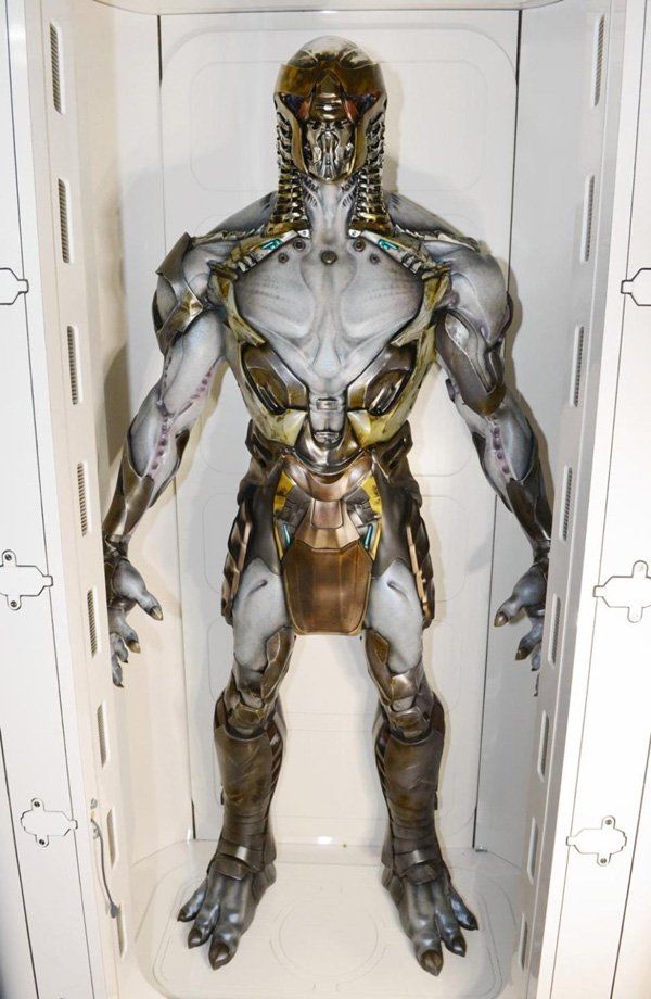 New Avengers S.T.A.T.I.O.N. Exhibit In Times Square Lets You Enter The ...