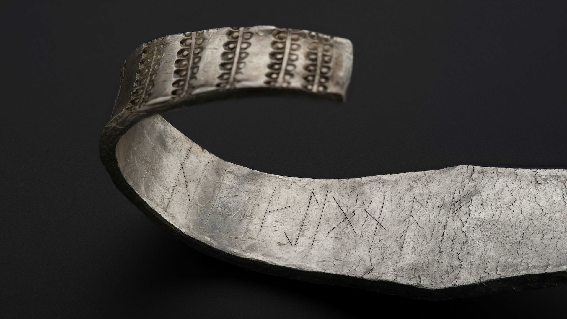 'Fascinating' Viking Age inscription reveals who owned immensely ...