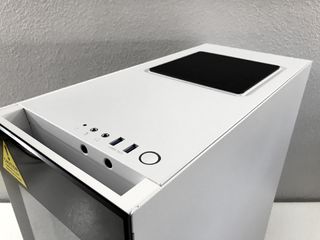 iBUYPOWER Snowblind Review: Translucent Screen on the Side | Tom's Hardware