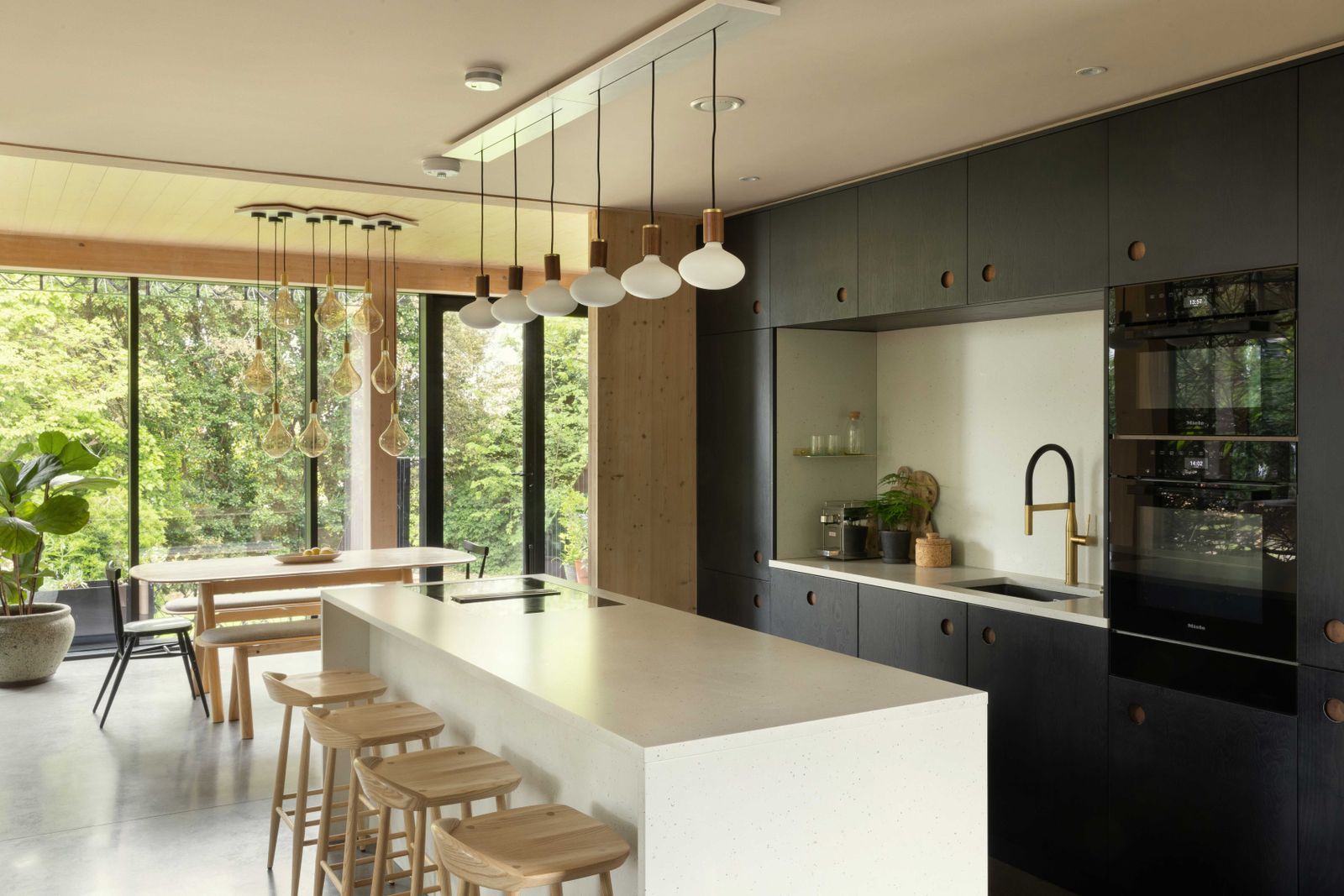 What are the most low-maintenance kitchen cabinets? | Livingetc