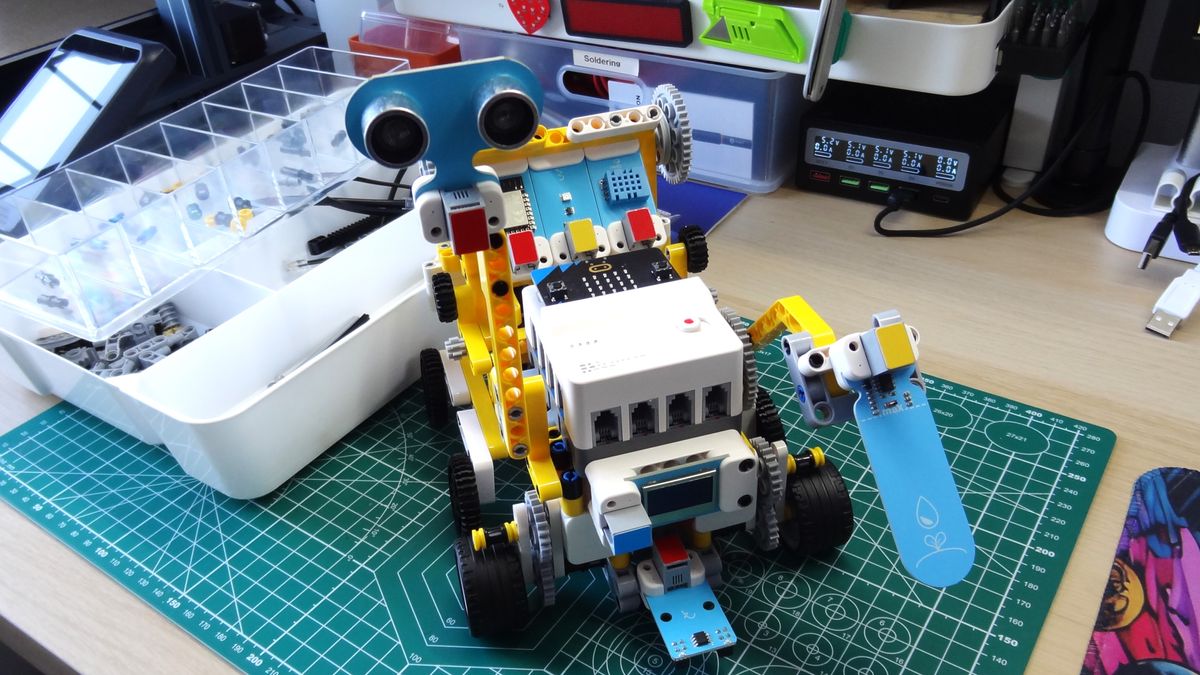Elecfreaks micro:bit Space Science Kit Review: Go for launch | Tom's ...