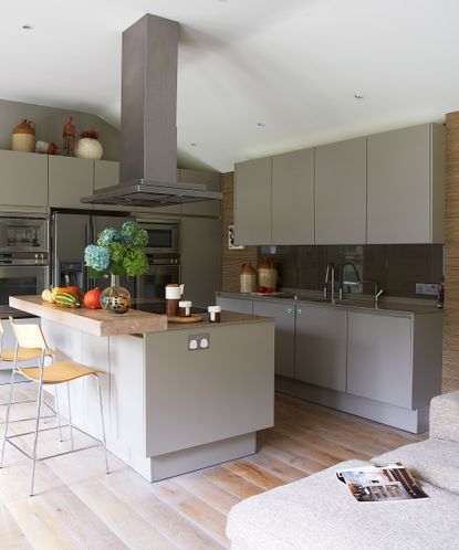 5 of the worst kitchen layouts according to designers | Homes and Gardens