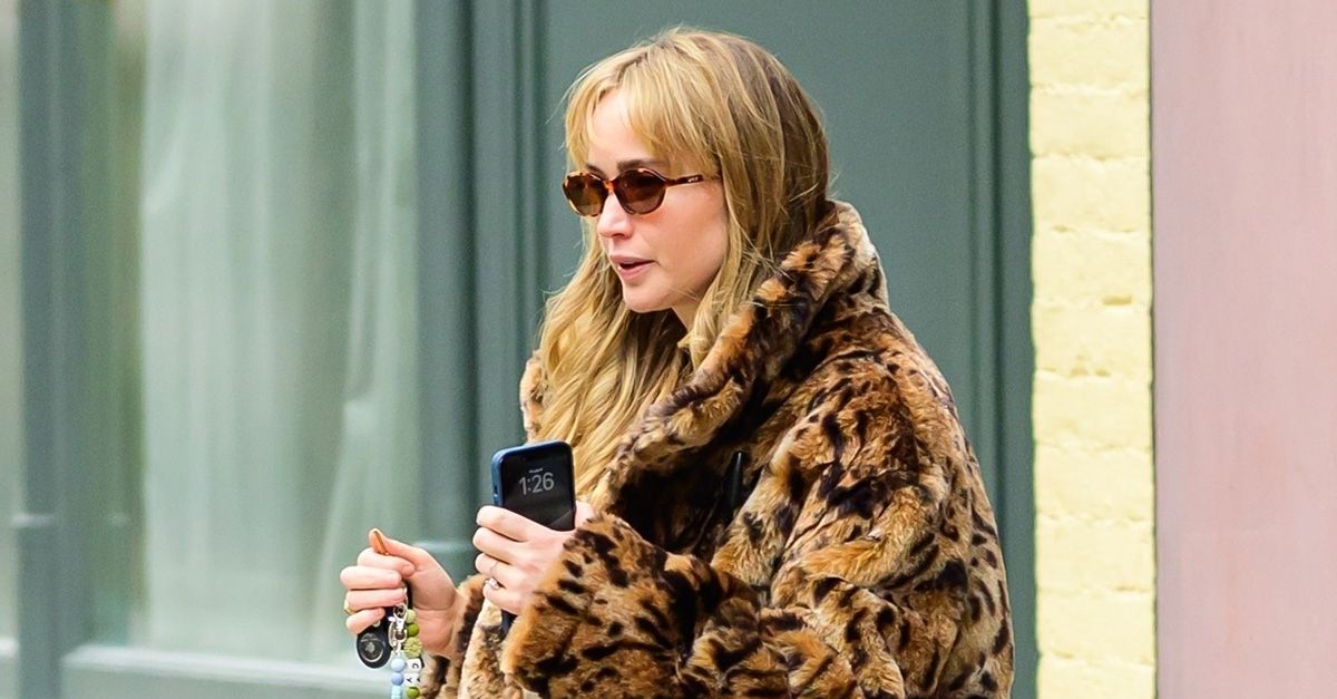 Jennifer Lawrence Wore a Cool Winter Shoe Color Trend in NYC | Who What ...