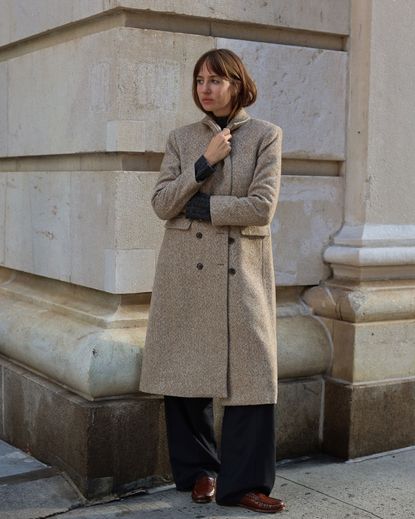 7 Classic Black Trouser Outfits to Try This Autumn According to a ...