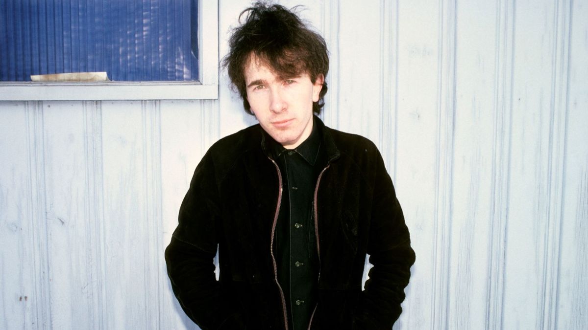 Watch The Edge Demonstrate How the Electro-Harmonix Deluxe Memory Man ...