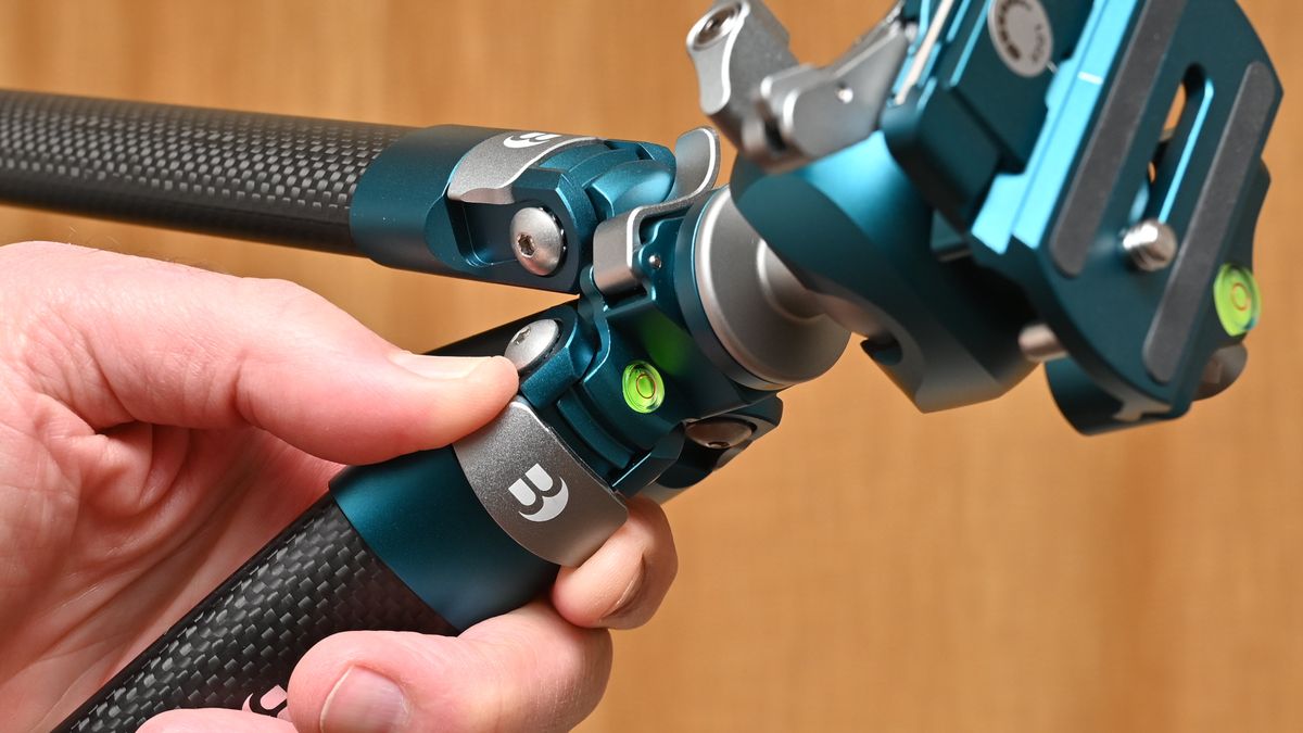 Benro Cyanbird Carbon Tripod with FS30 Head review: a travel tripod kit ...