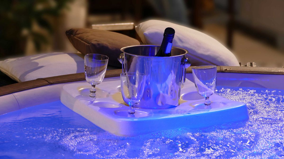 Hot tub bar ideas: 11 on-trend looks | Gardeningetc