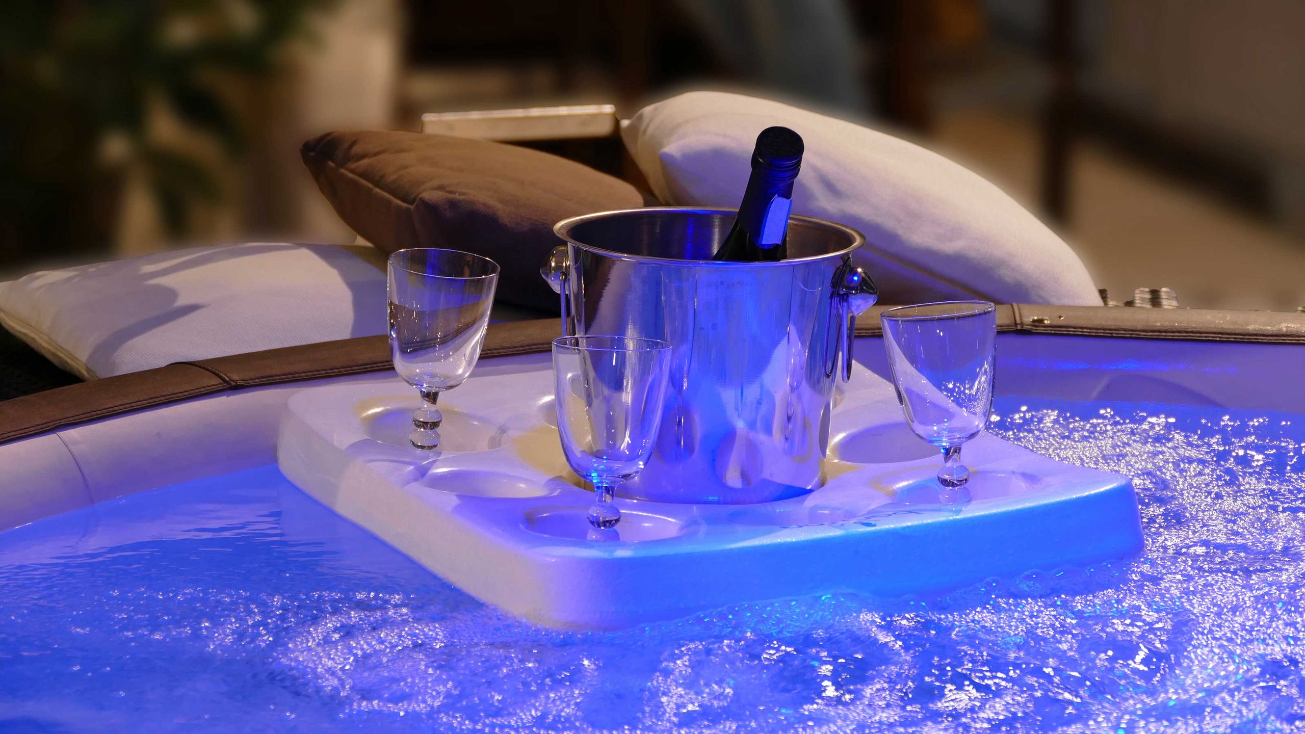 Hot tub bar ideas: 11 on-trend looks | Gardeningetc