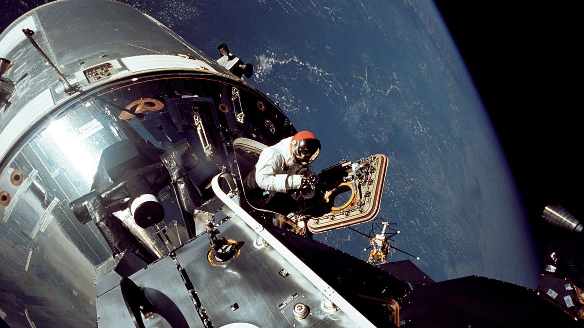 Polaris Dawn: World’s 1st commercial spacewalk was history’s 20th stand ...