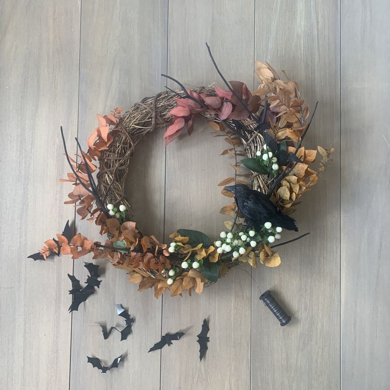 How to make a Halloween wreath: 6 speedy steps for beginners | Homes ...