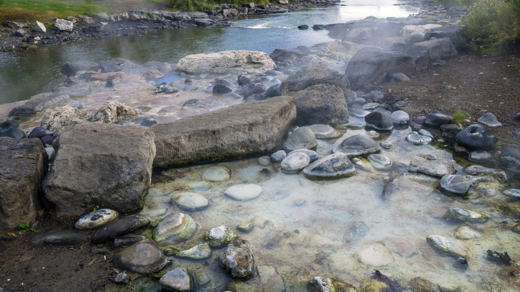 Hot springs hikes in Colorado: 5 stunning saunters with a soak | Advnture