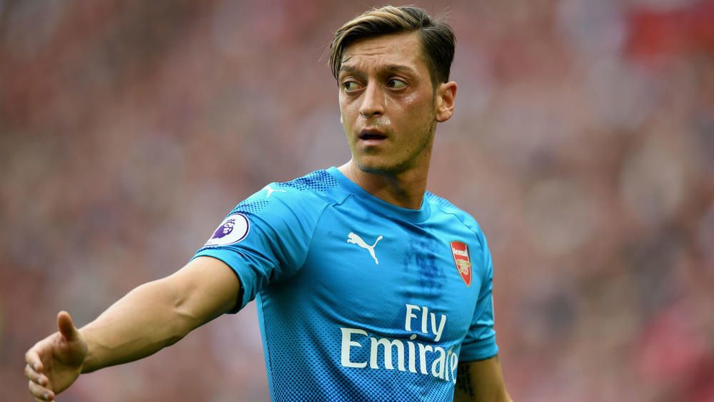Ozil hits back at Arsenal legends | FourFourTwo