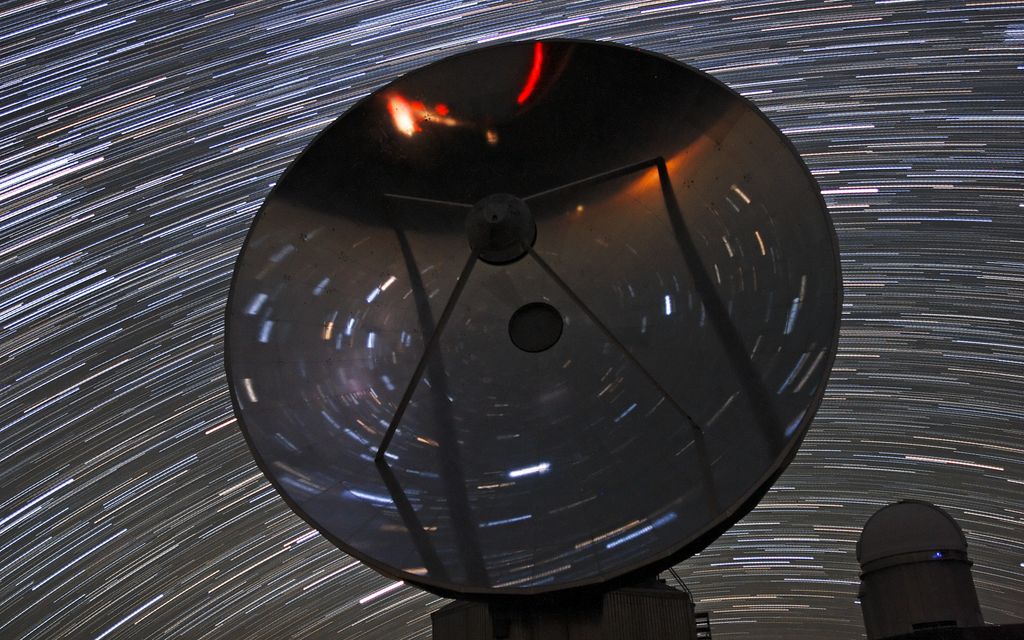 Star Trails Over SEST Wallpaper | Space