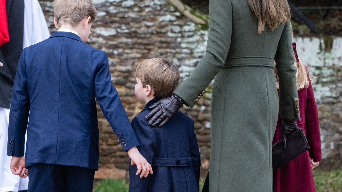 The Body Language Between Prince George and Prince Louis Resembles Days ...