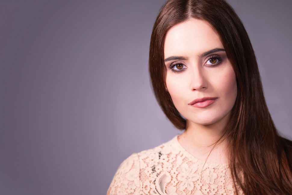 How to use key lighting and fill lighting in portrait photography ...