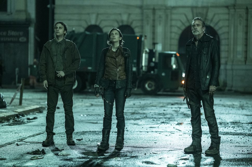 New Walking Dead Pics From Negan And Maggie Spinoff Reveal Location TWD ...