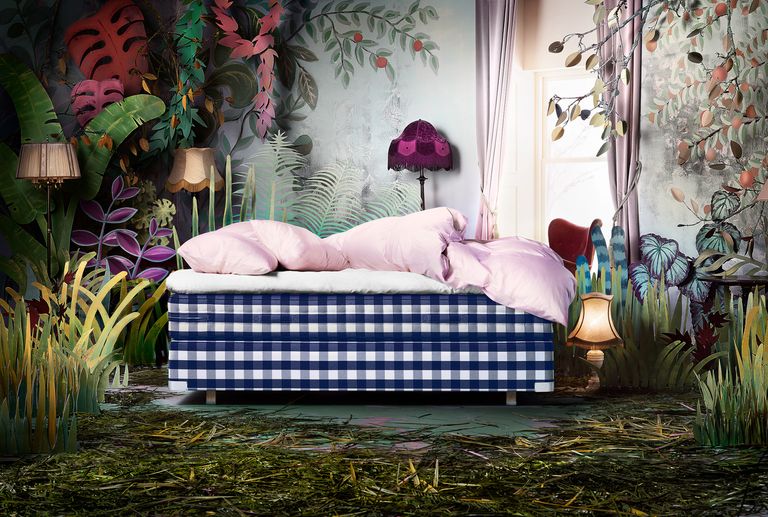 I tried the world's most expensive bed and found out exactly how it was ...