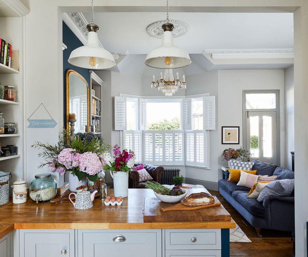 10 kitchen lounge ideas for creating the ultimate sociable home | Homebuilding