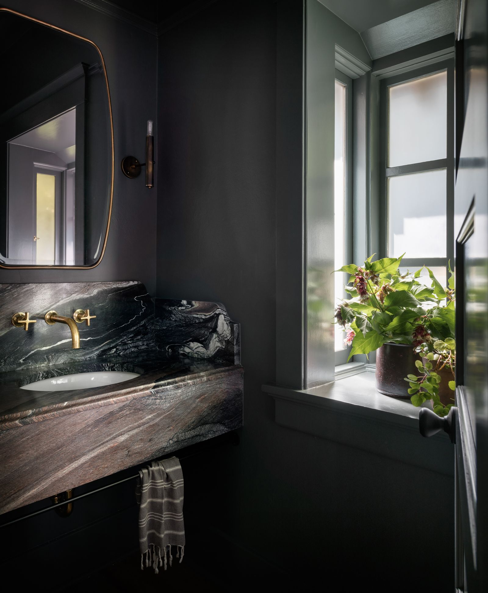 8 Things People With Nice-Smelling Powder Rooms Always Do | Livingetc