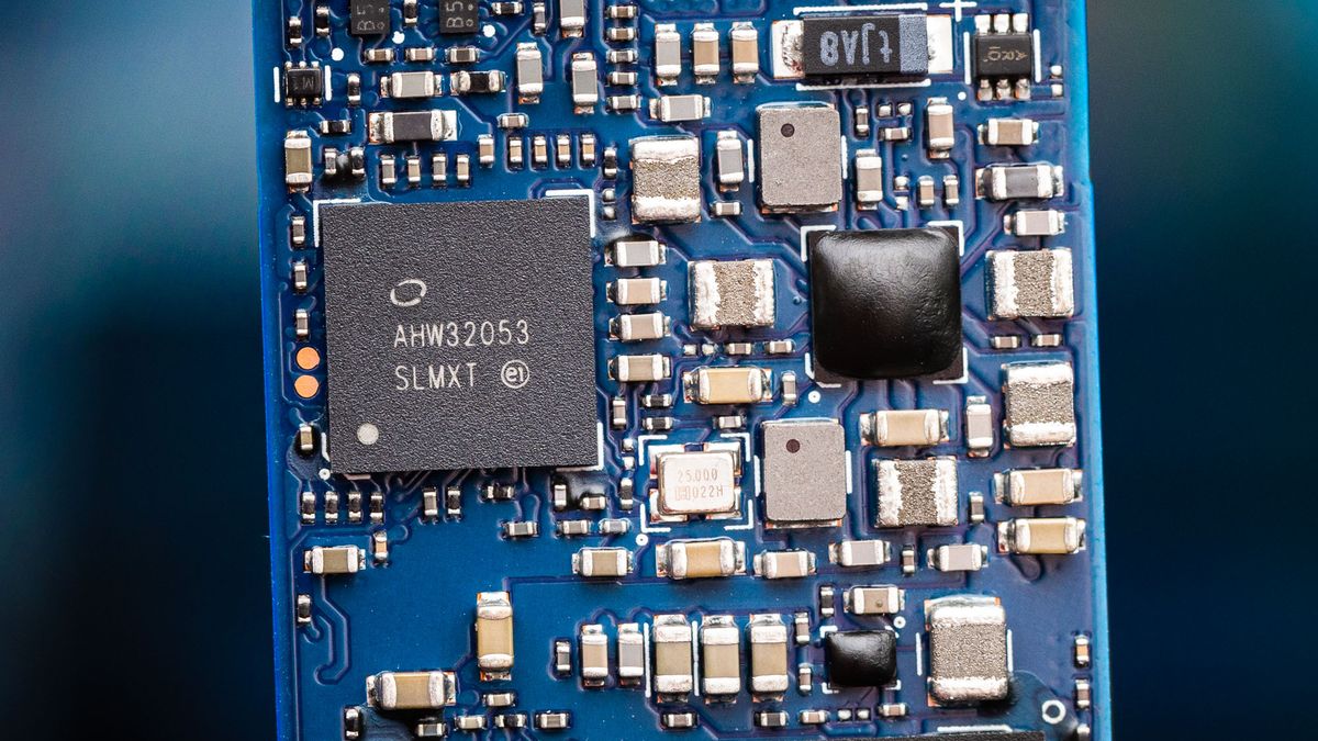 Intel Optane Memory H20 M.2 NVMe SSD Review: Running Optane and Flash ...