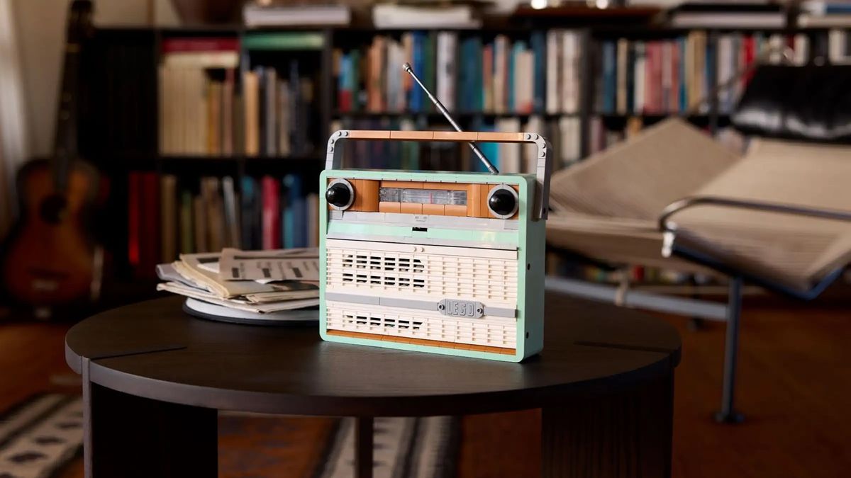 This Lego Retro Radio set actually works and can even play your Spotify ...