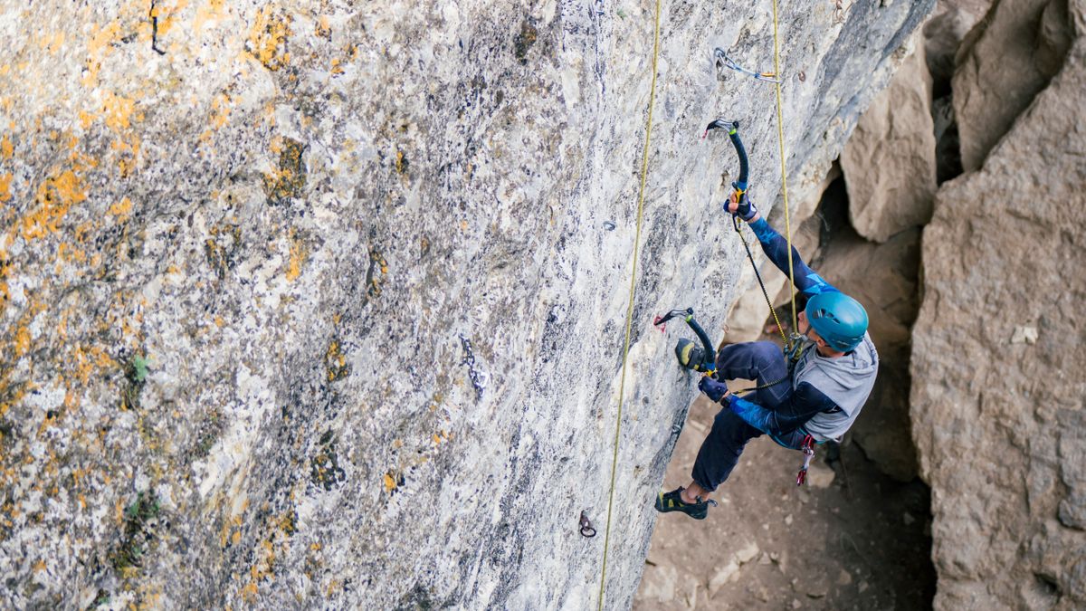 A quick guide to mixed climbing and dry-tooling | Advnture