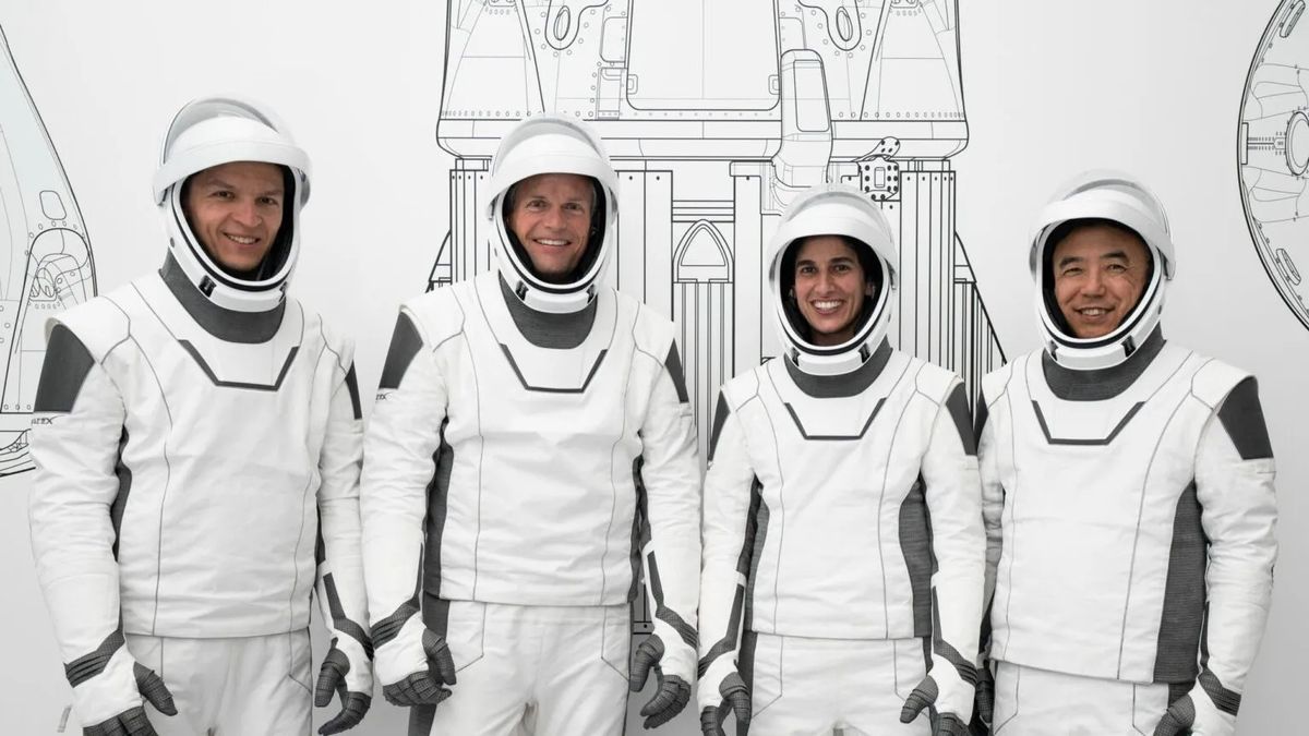 SpaceX Crew-7 astronauts undock from the ISS for March 12 return to ...