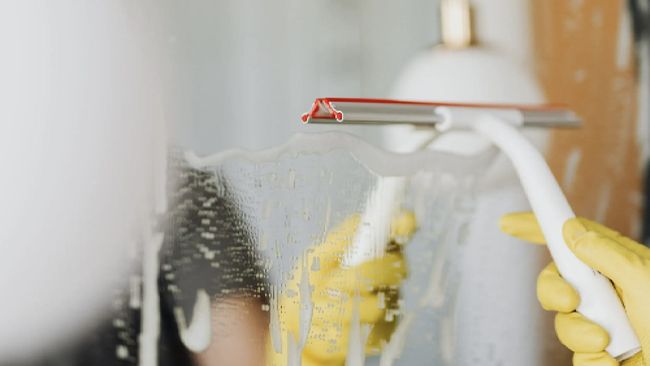 How to remove limescale from your shower glass — get a streak-free ...