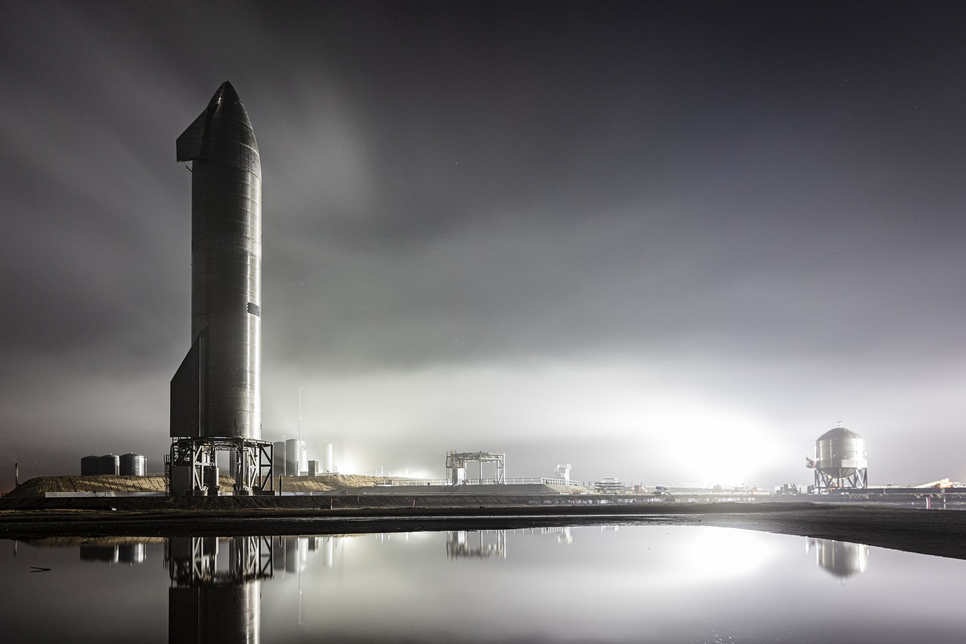 In photos: SpaceX's Starship SN9 prototype soars 10 km, crash-lands in ...