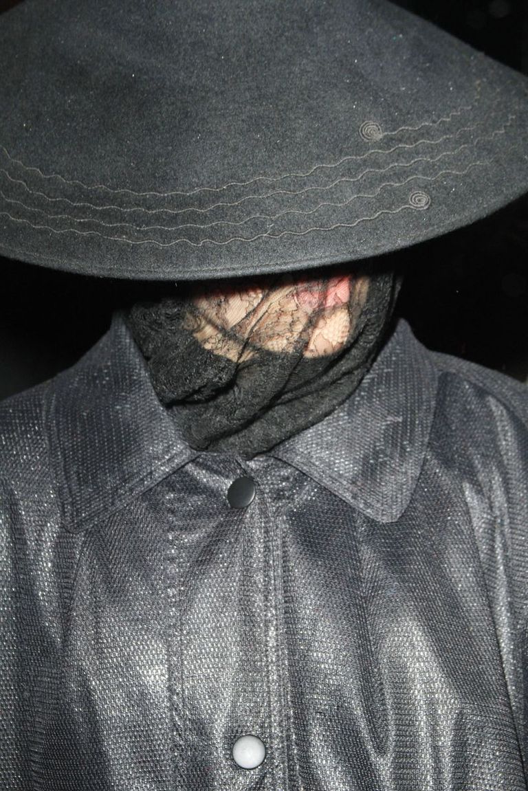 Celebrities in Disguise - Celebrities Going Incognito in Public and Not ...