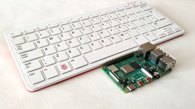 Raspberry Pi 400 Review: Faster CPU, New Layout, Better Thermals | Tom ...