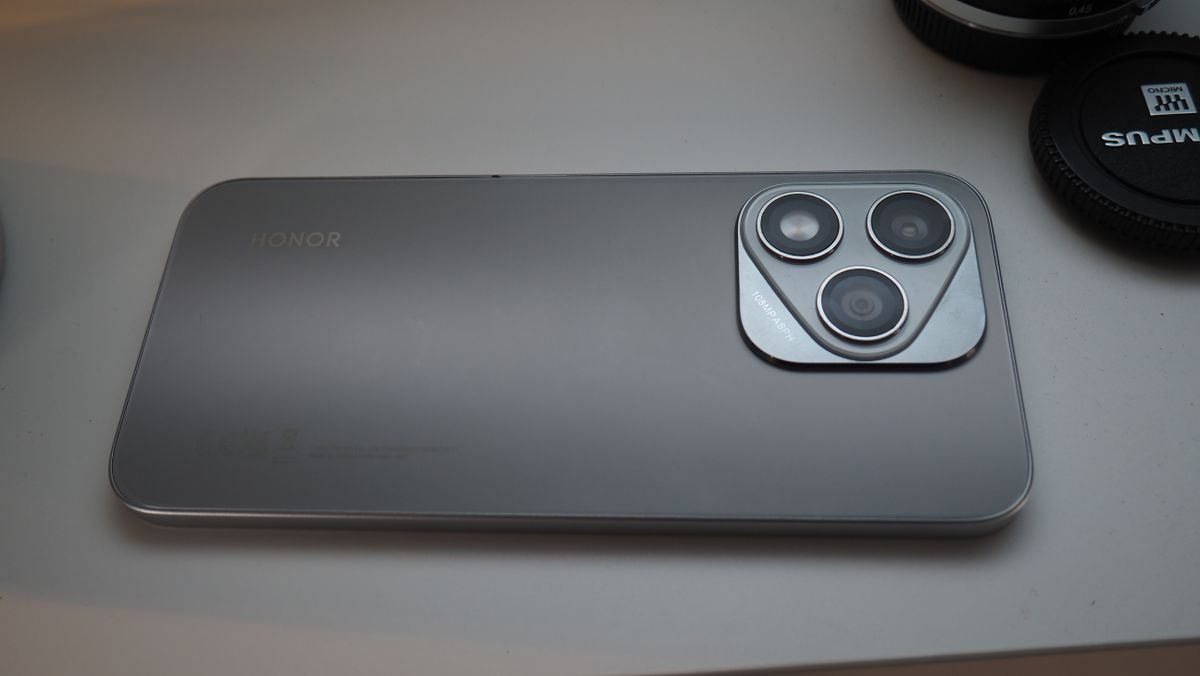 Honor 400 Lite review: cut-price but not cut-down | Creative Bloq