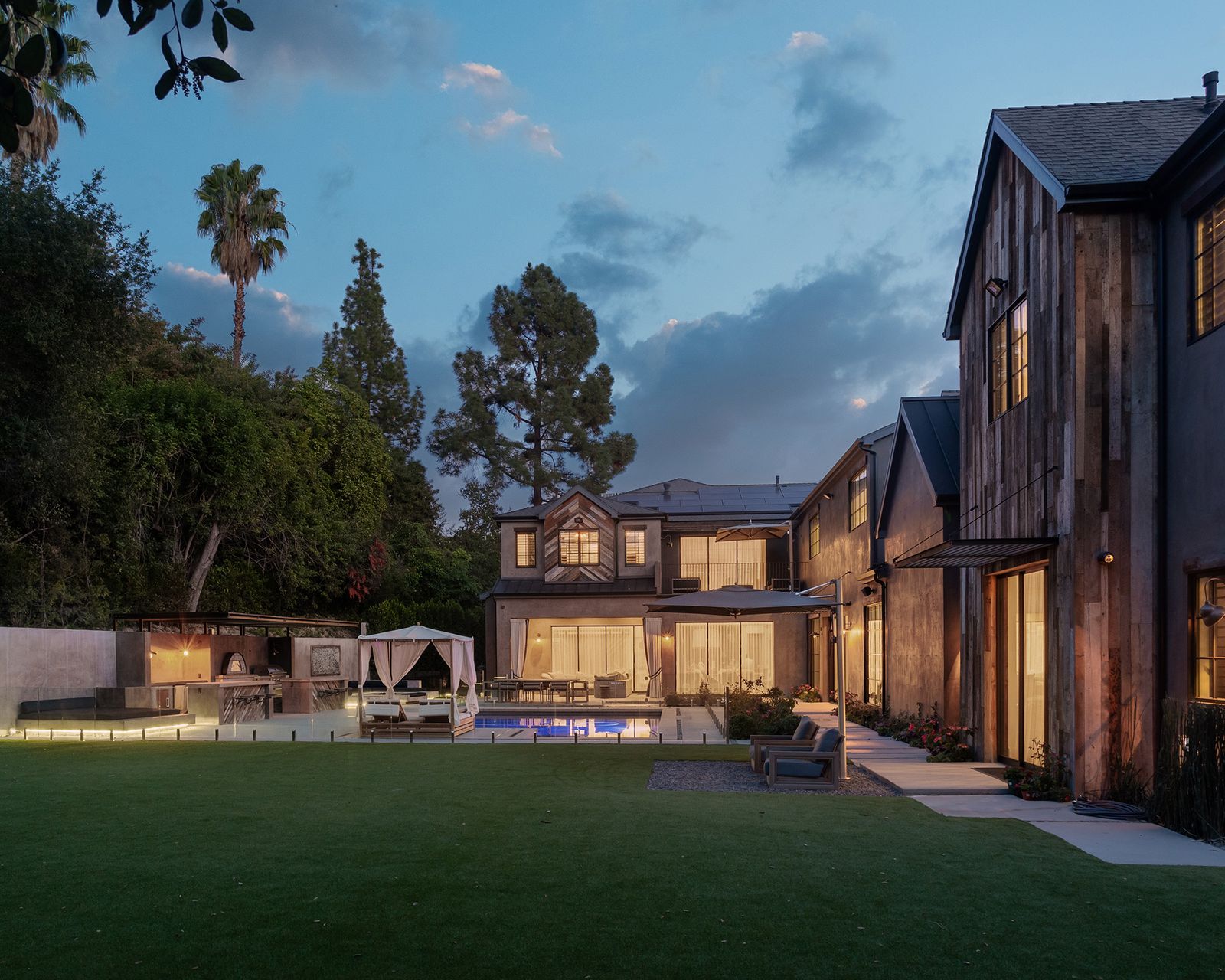 Kelly Clarkson house: the $10million LA mansion has just gone on the ...