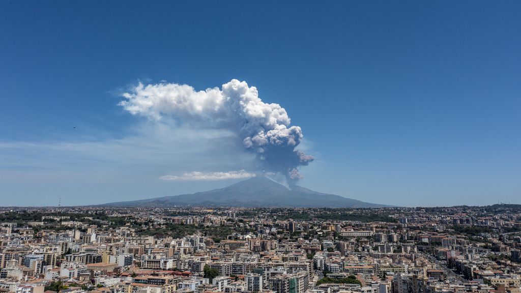 Mount Etna eruption in images: See Europe's largest active volcano blow ...