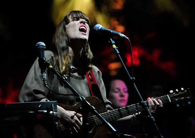 Leslie Feist's Fierce Fingerpicking | Guitar World