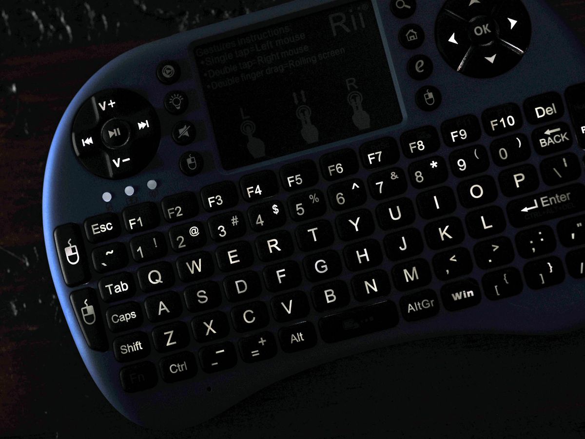 Rii i8+ Mini Wireless review: a tiny keyboard for Continuum or Compute ...