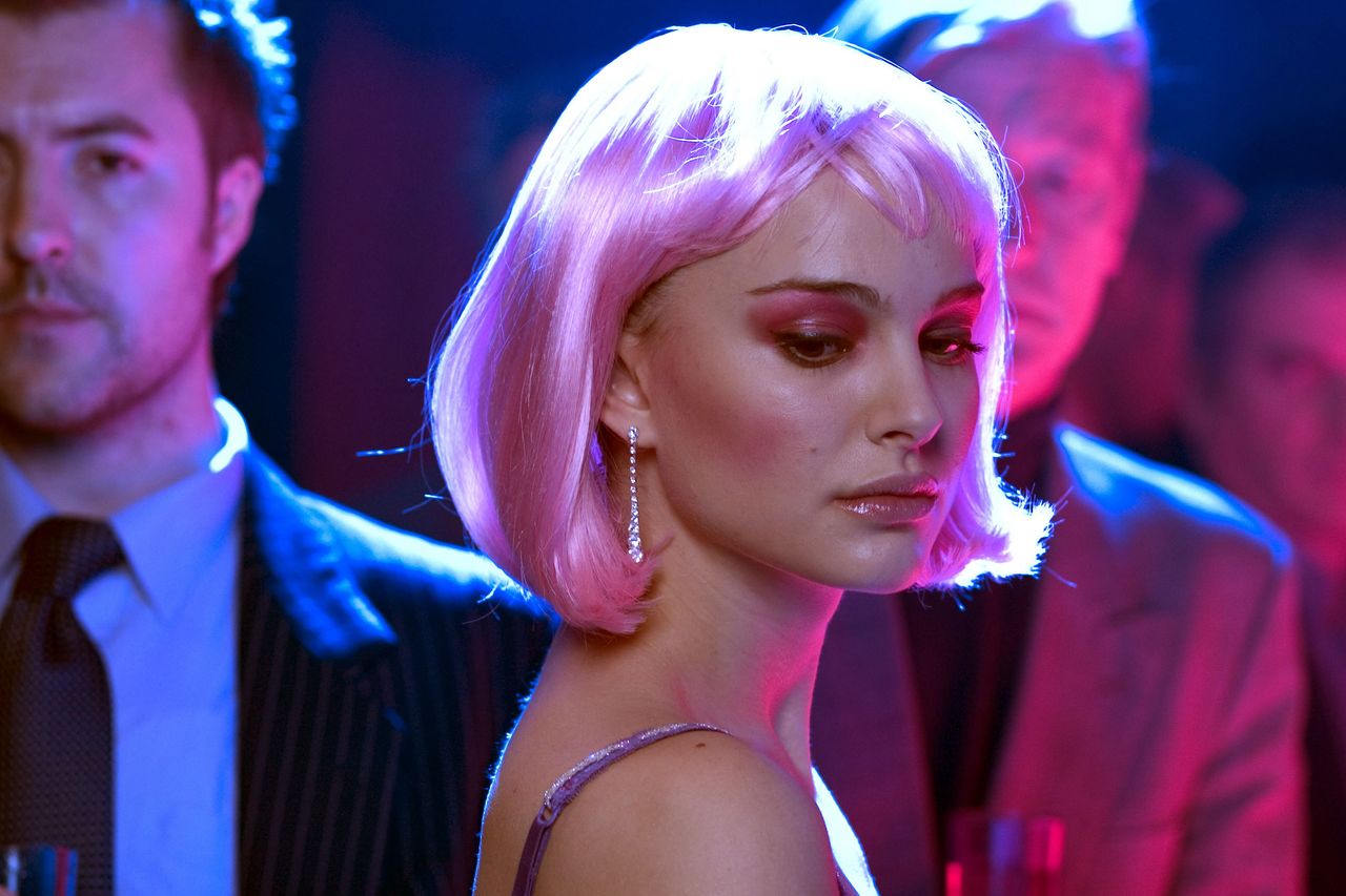 The Story Behind Natalie Portman's Pink Wig in 'Closer' | Marie Claire