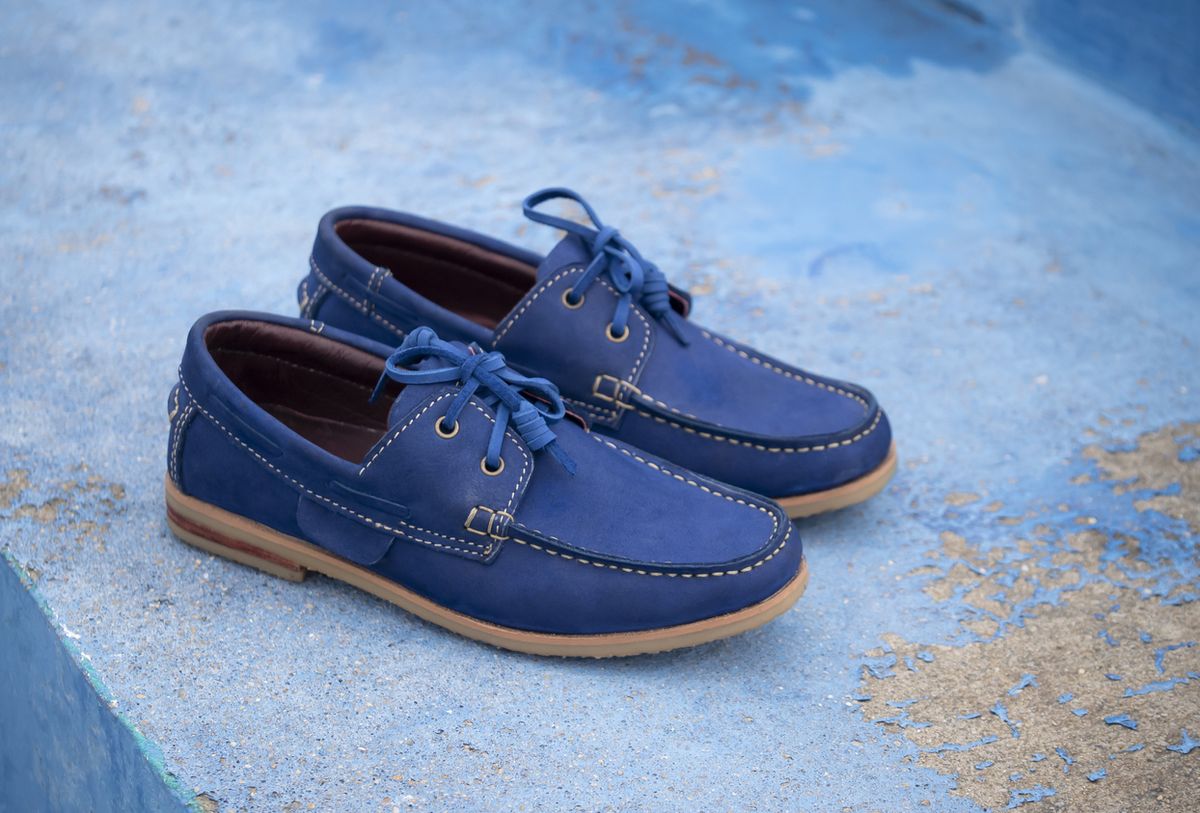 'Distinctive navy-blue shoes' helped the FBI track down a Jan. 6 ...