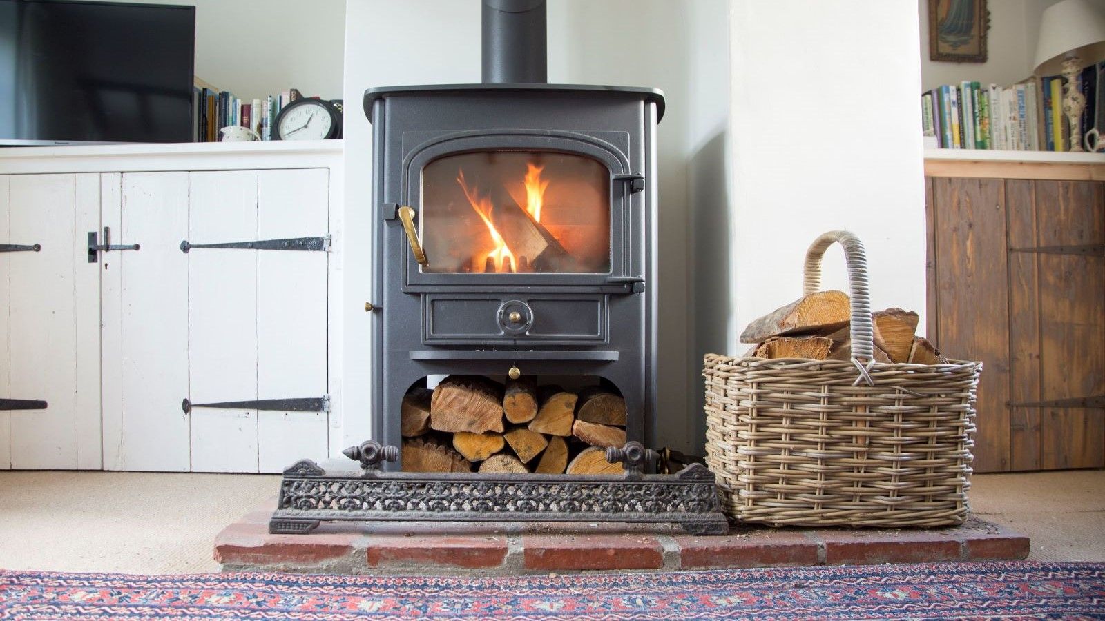 Wood burner vents open or closed? Log burner vents explained | Homebuilding