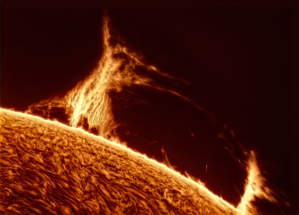 Astrophotographer takes stunning photographs of the sun in incredible ...