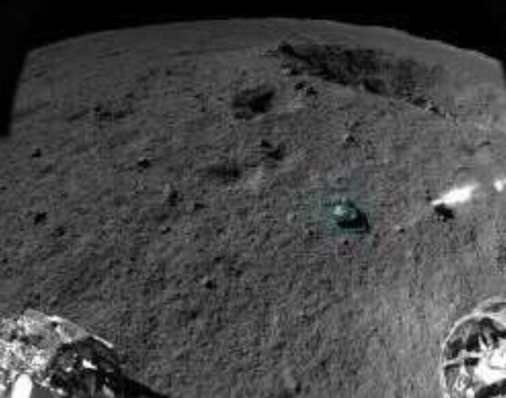 China's Yutu 2 rover snaps stunning new panoramas from the moon's far ...