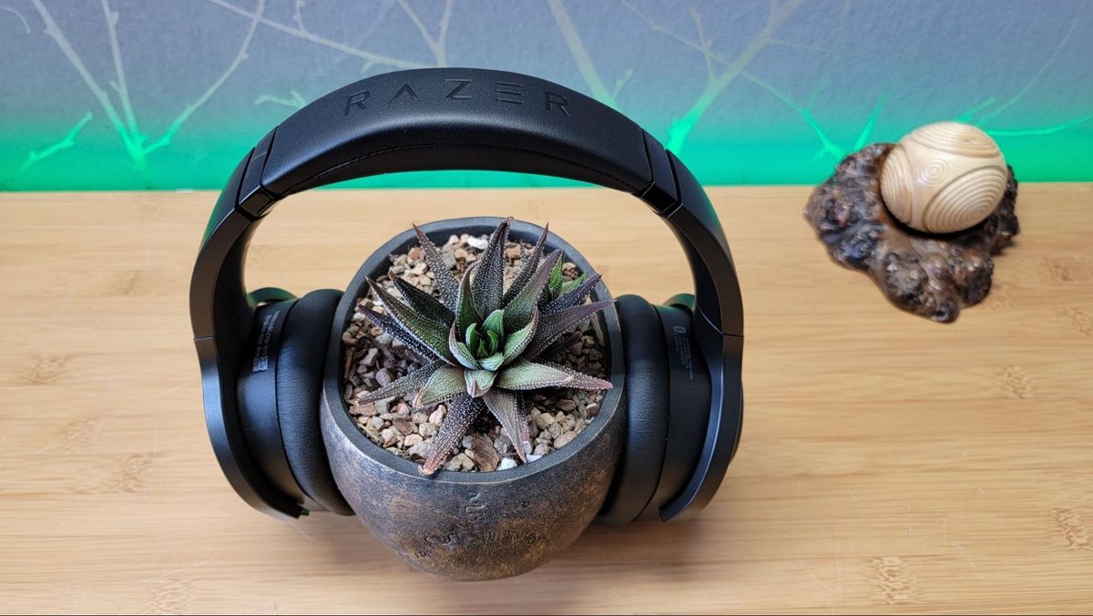 Razer Barracuda Pro Wireless Gaming Headset Review: The Edge of ...