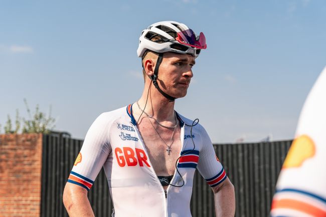 'High speeds, travelling and suffering' propel Enzo Hincapie's road ...