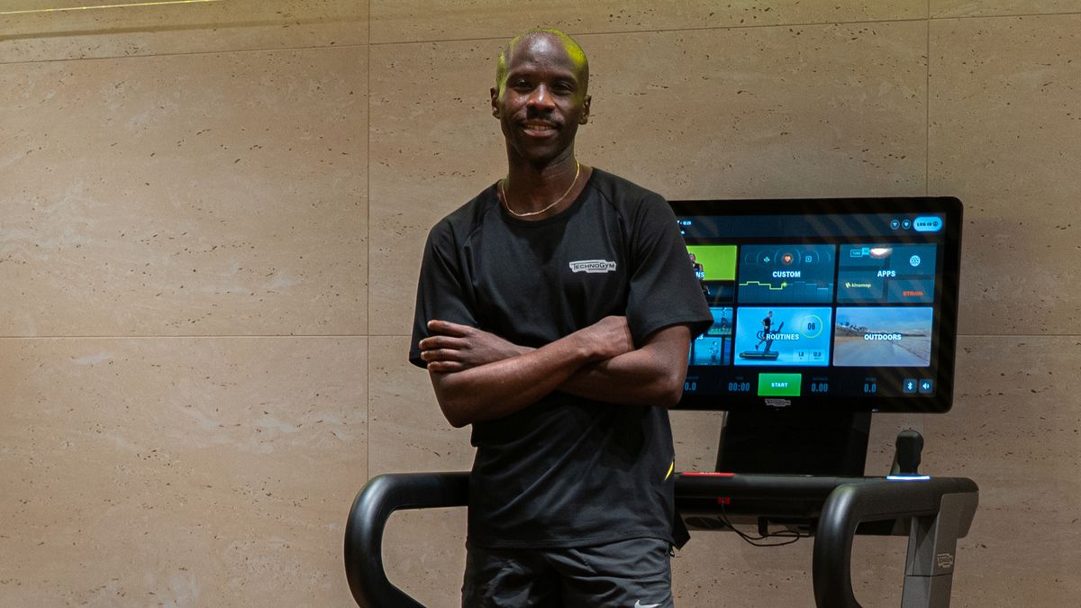An expert coach shares the weekly split of strength training, intervals ...