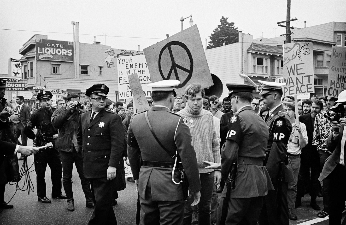 The origin story of the peace sign | The Week