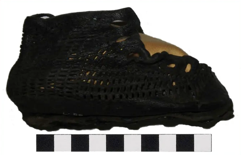 12 old shoes found in archaeological excavations from around the world ...