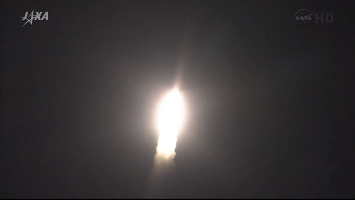 Launch Photos: NASA's GPM Satellite Soars on Japanese Rocket | Space