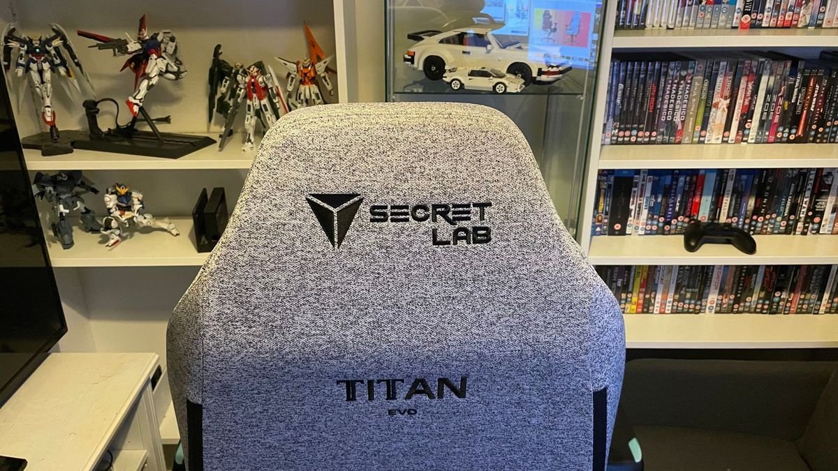 Secretlab Omega 2020 vs Titan Evo 2022: The battle of the ultimate ...